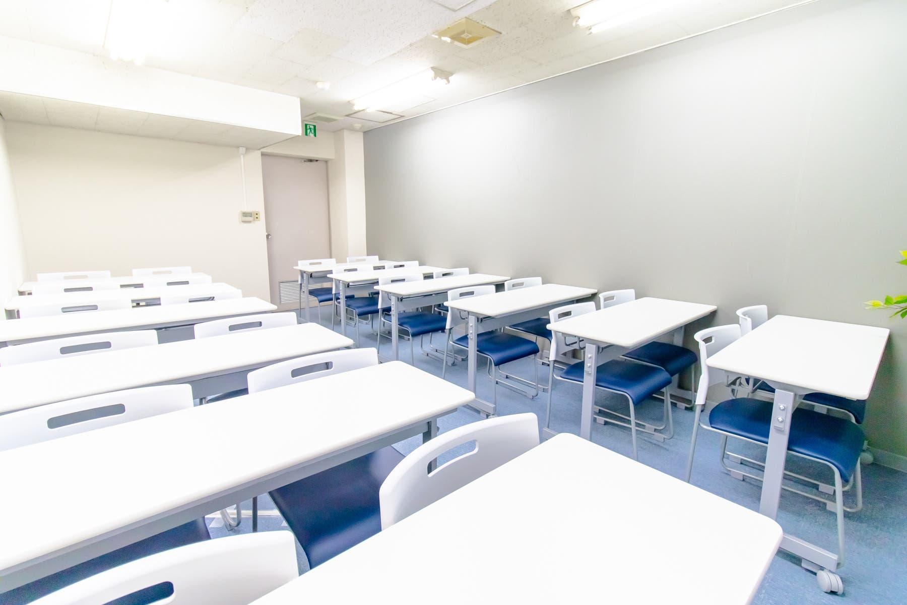 【栄駅12番出口徒歩2分！24名まで利用可！】55型大型モニター・WiFi全て無料！ふれあい貸し会議室 栄No142の写真5