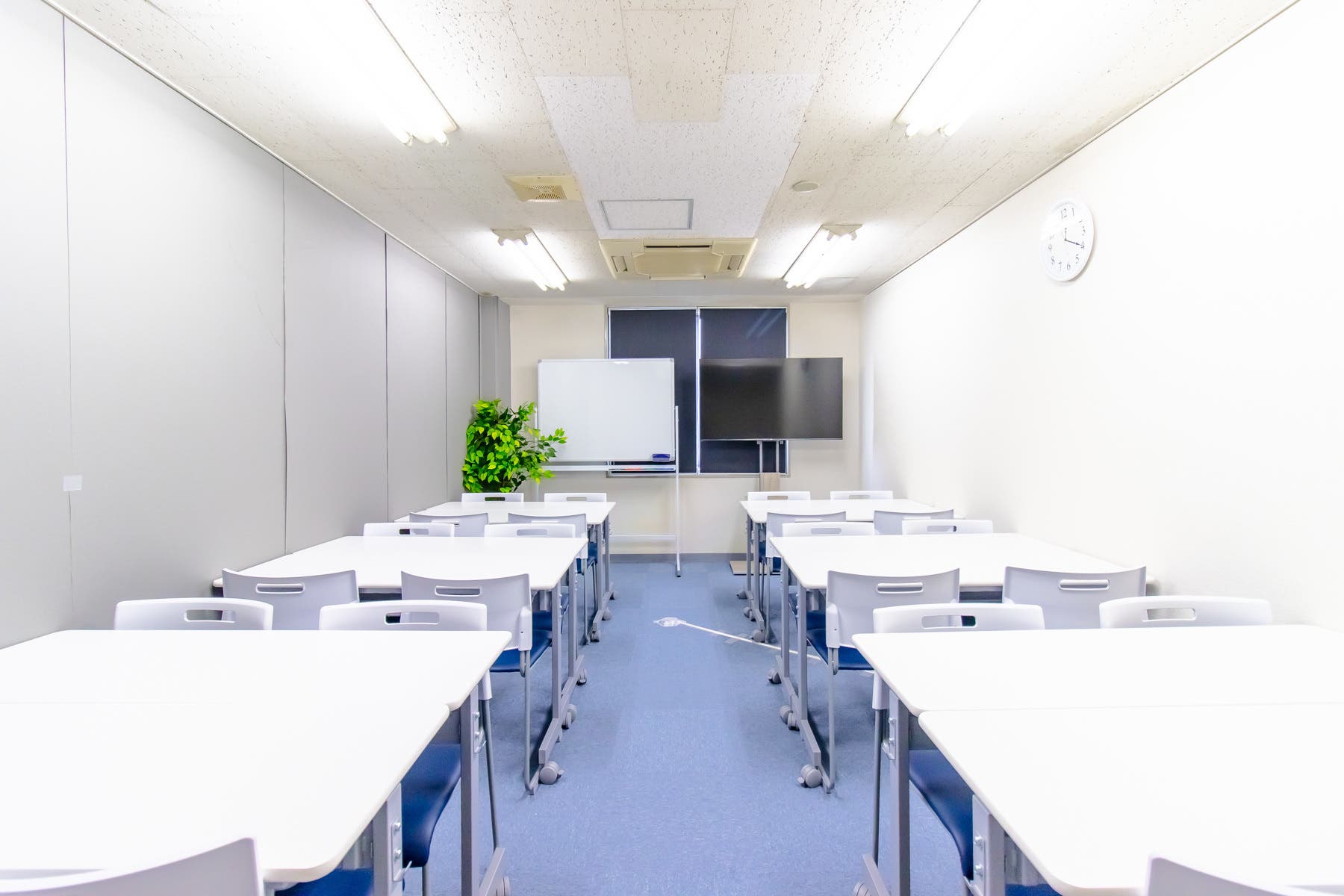 【栄駅12番出口徒歩2分！24名まで利用可！】55型大型モニター・WiFi全て無料！ふれあい貸し会議室 栄No142の写真7