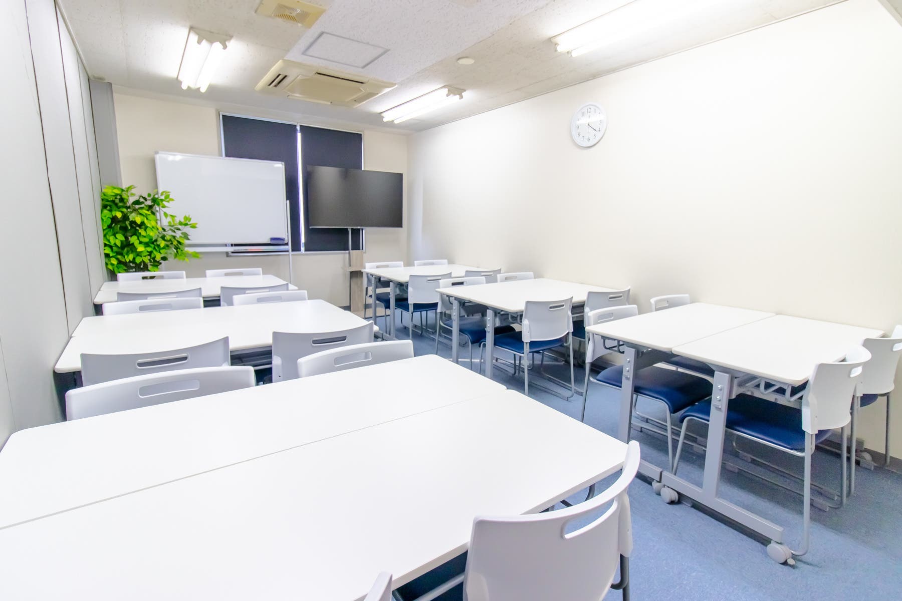 【栄駅12番出口徒歩2分！24名まで利用可！】55型大型モニター・WiFi全て無料！ふれあい貸し会議室 栄No142の写真8