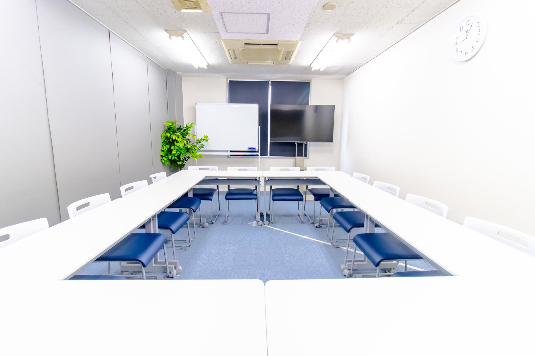 【栄駅12番出口徒歩2分！24名まで利用可！】55型大型モニター・WiFi全て無料！ふれあい貸し会議室 栄No142の写真13