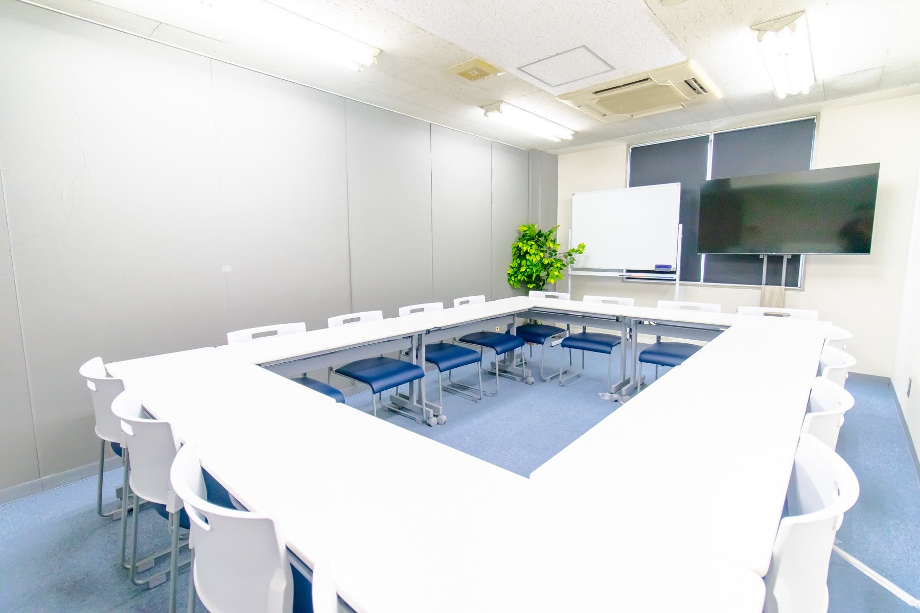 【栄駅12番出口徒歩2分！24名まで利用可！】55型大型モニター・WiFi全て無料！ふれあい貸し会議室 栄No142の写真14