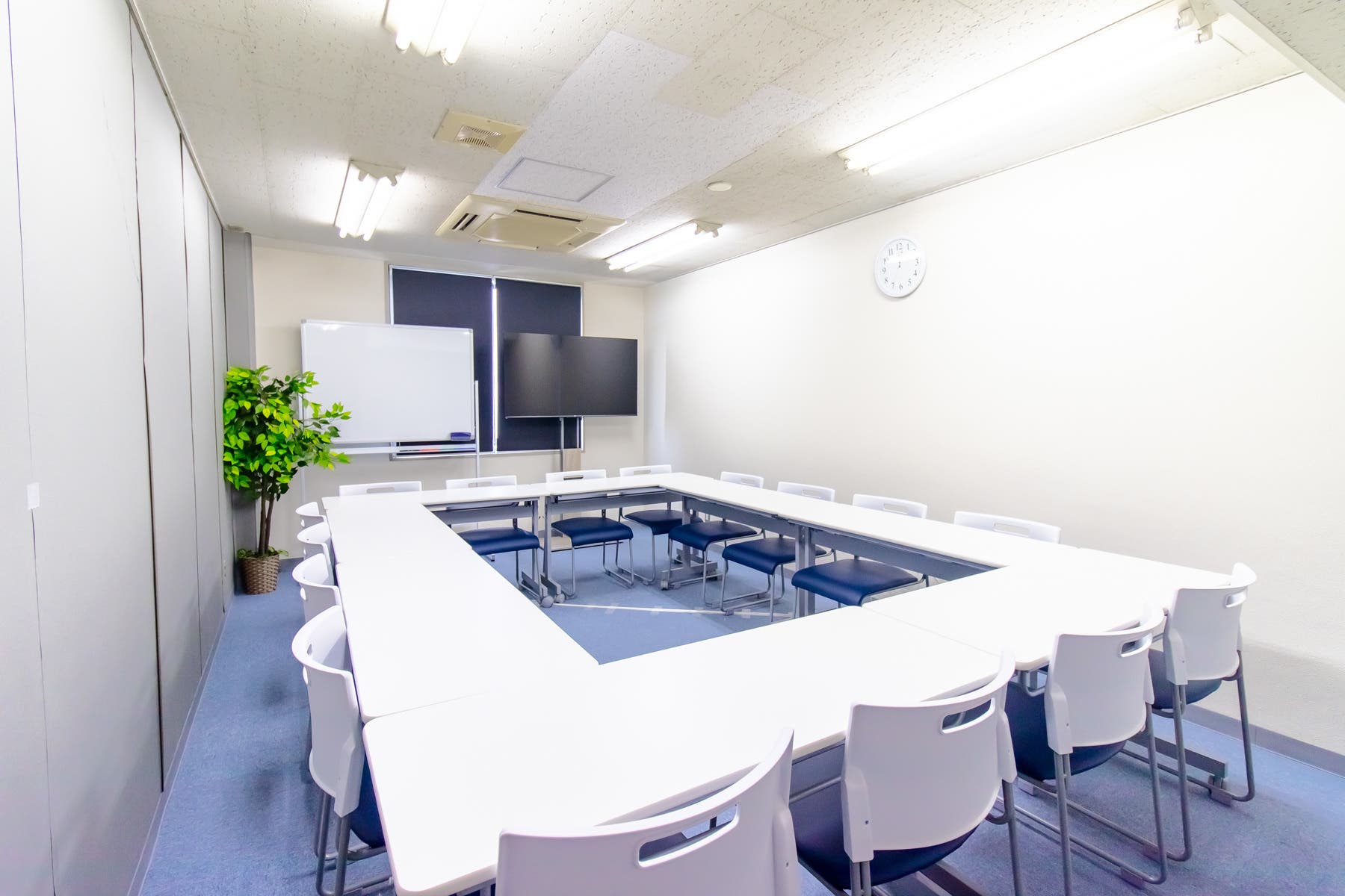 【栄駅12番出口徒歩2分！24名まで利用可！】55型大型モニター・WiFi全て無料！ふれあい貸し会議室 栄No142の写真15