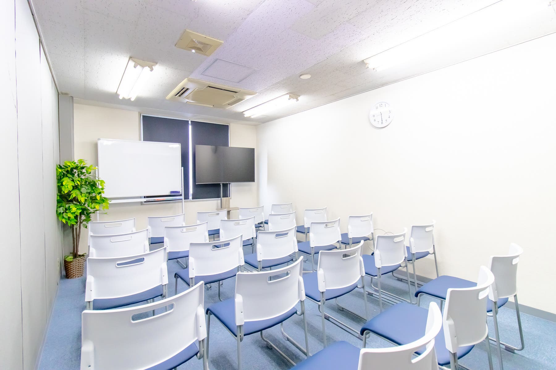 【栄駅12番出口徒歩2分！24名まで利用可！】55型大型モニター・WiFi全て無料！ふれあい貸し会議室 栄No142の写真20