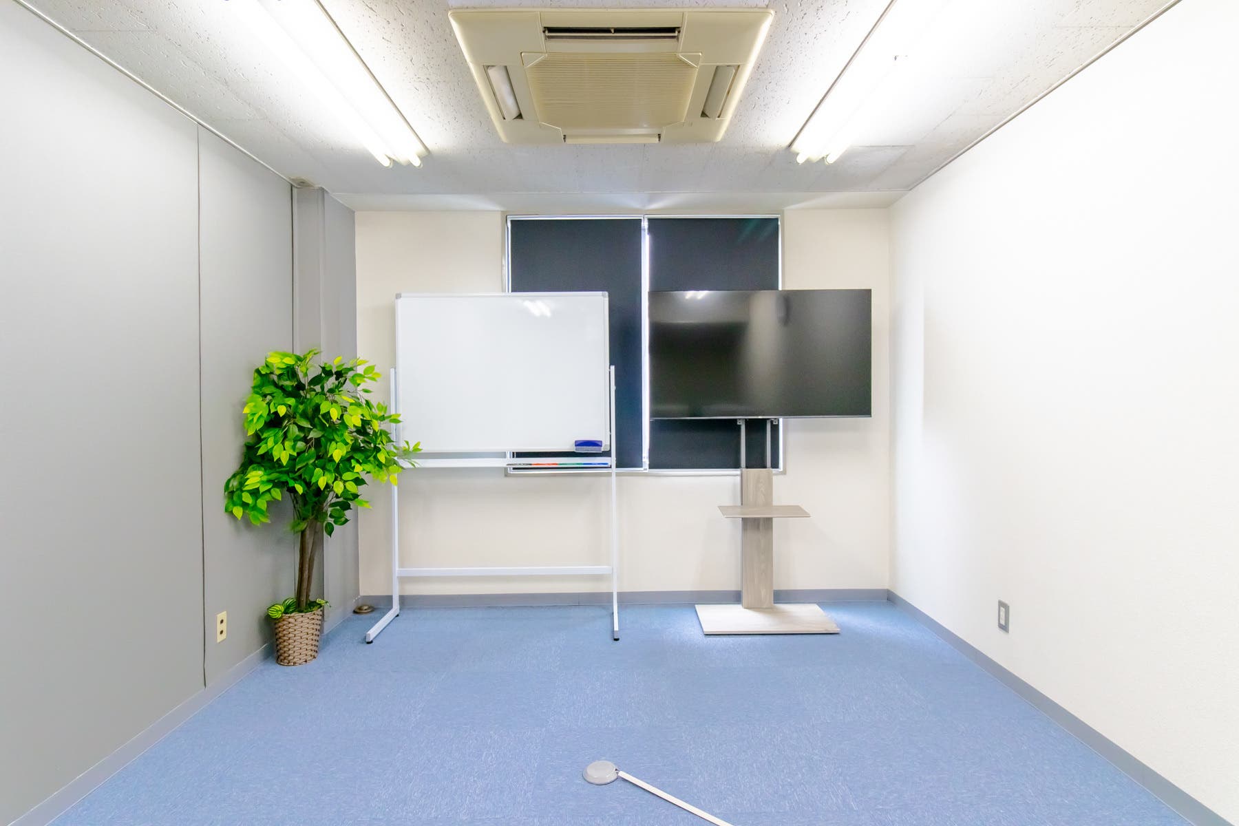 【栄駅12番出口徒歩2分！24名まで利用可！】55型大型モニター・WiFi全て無料！ふれあい貸し会議室 栄No142の写真25