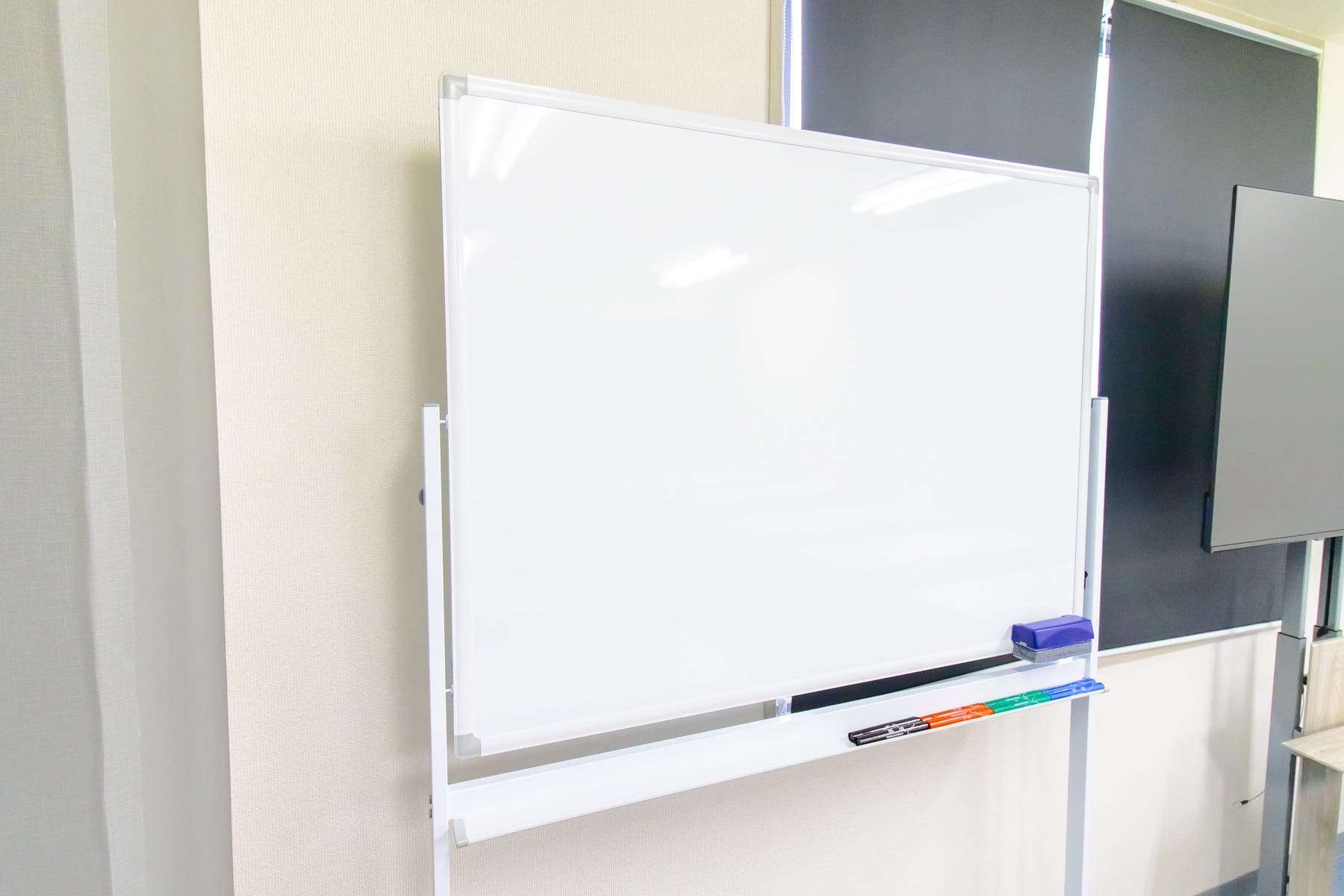 【栄駅12番出口徒歩2分！24名まで利用可！】55型大型モニター・WiFi全て無料！ふれあい貸し会議室 栄No142の写真28