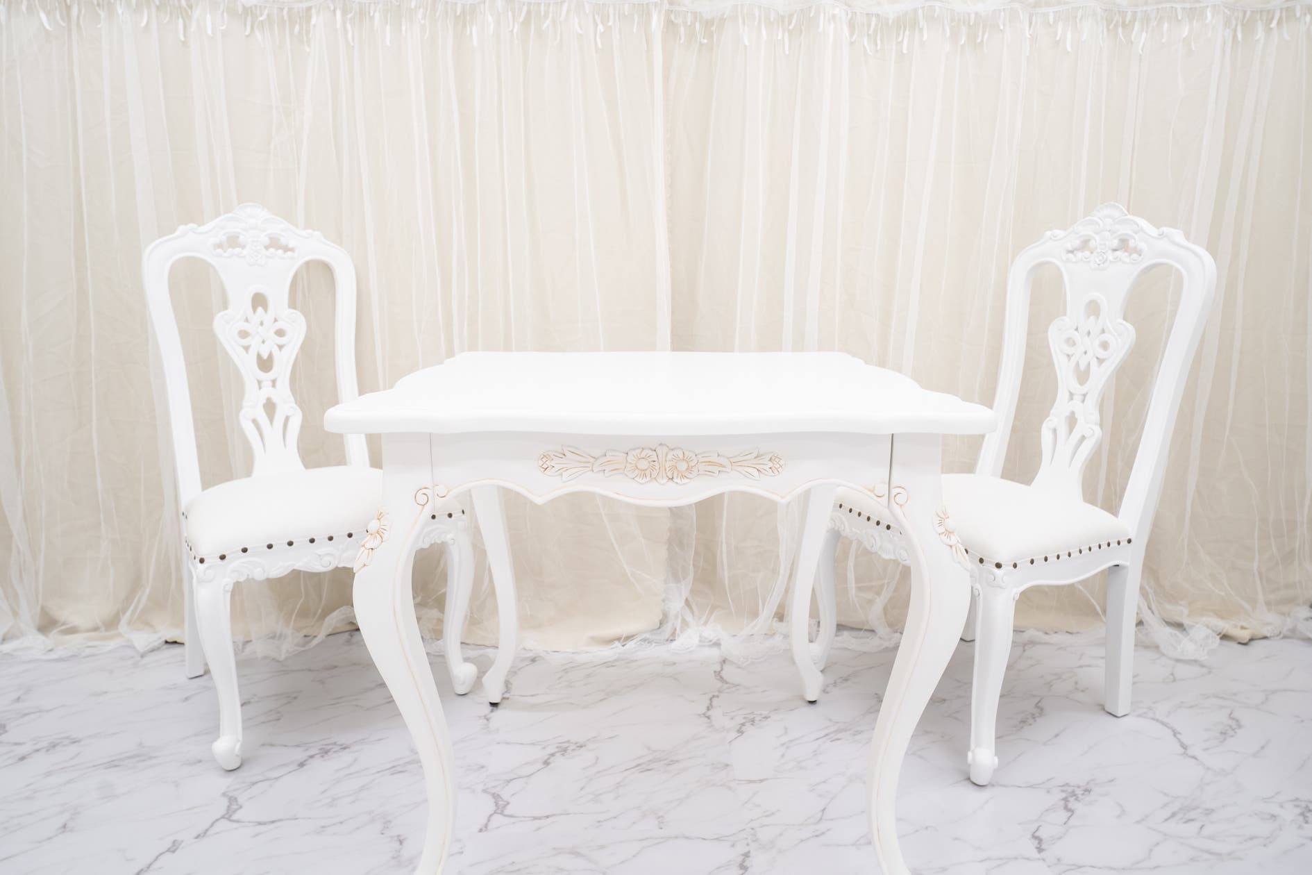 【西新宿】白背景ならココ！高級感溢れるエレガントな空間！西新宿駅、徒歩5秒で圧倒的「美しい」撮影！の写真3