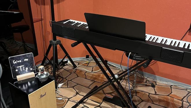 馬橋駅から徒歩5分のライブ会場貸切(楽器備え付け、飲食持ち込み自由)の写真3