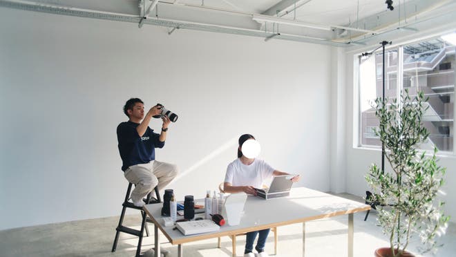 白壁と自然光の撮影スタジオ / 撮影・展示会・イベント・フィットネスレッスンなどの写真4