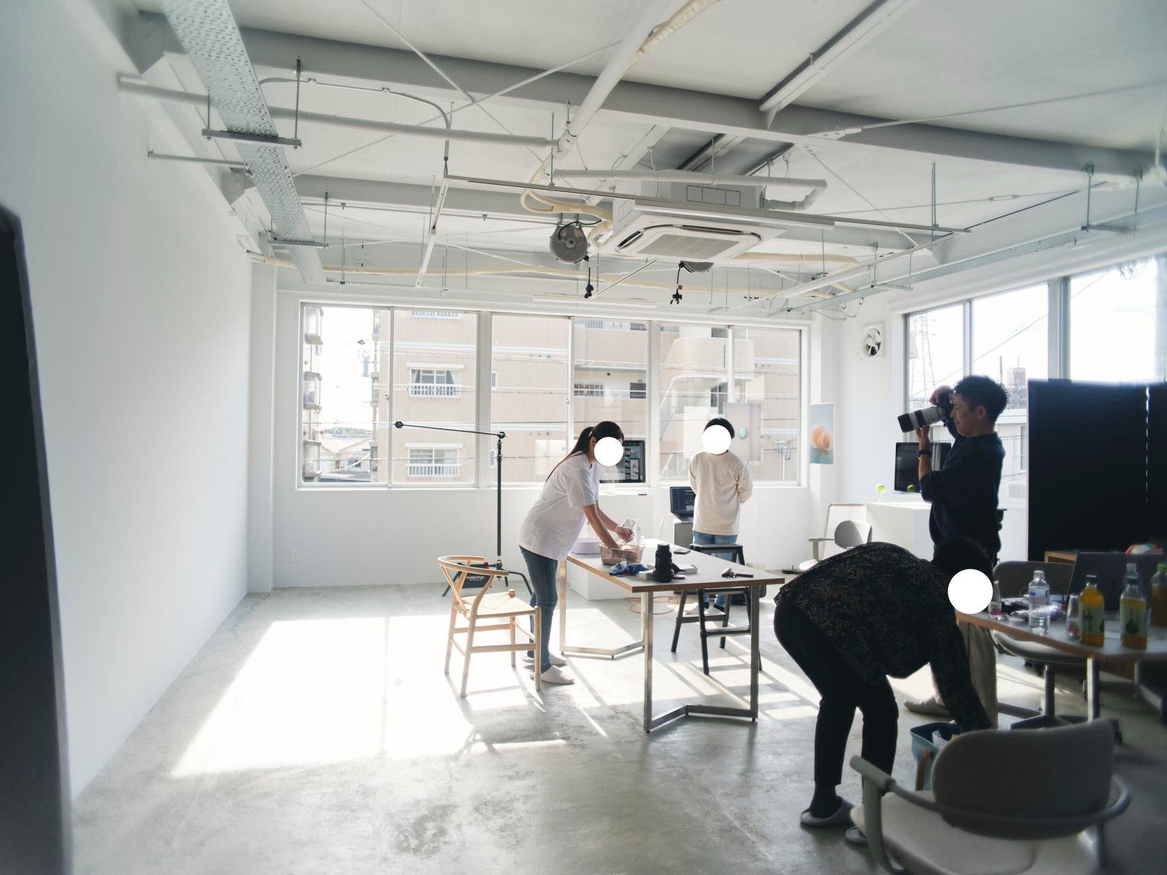 白壁と自然光の撮影スタジオ / 撮影・展示会・イベント・フィットネスレッスンなどの写真5