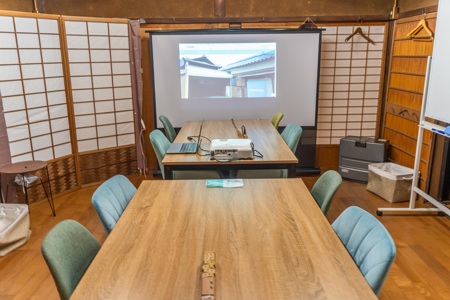 【泉佐野駅8分】高速Wi-Fi完備の貸し会議室/最大8名/車8台駐車可/フリードリンク/セミナー・打ち合わせなどに最適！の写真3