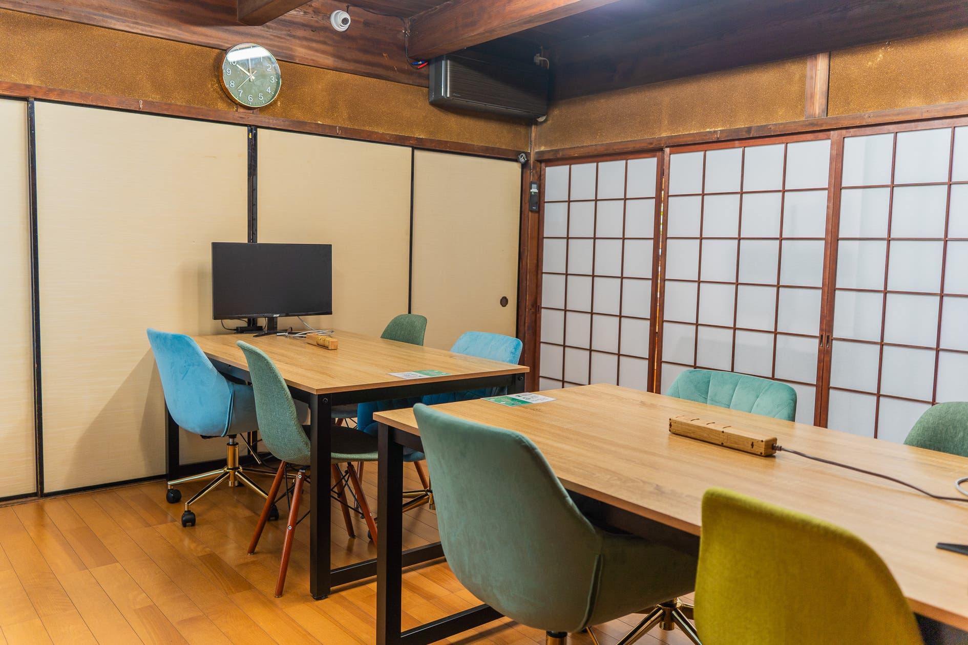 【泉佐野駅8分】高速Wi-Fi完備の貸し会議室/最大8名/車8台駐車可/フリードリンク/セミナー・打ち合わせなどに最適！の写真2
