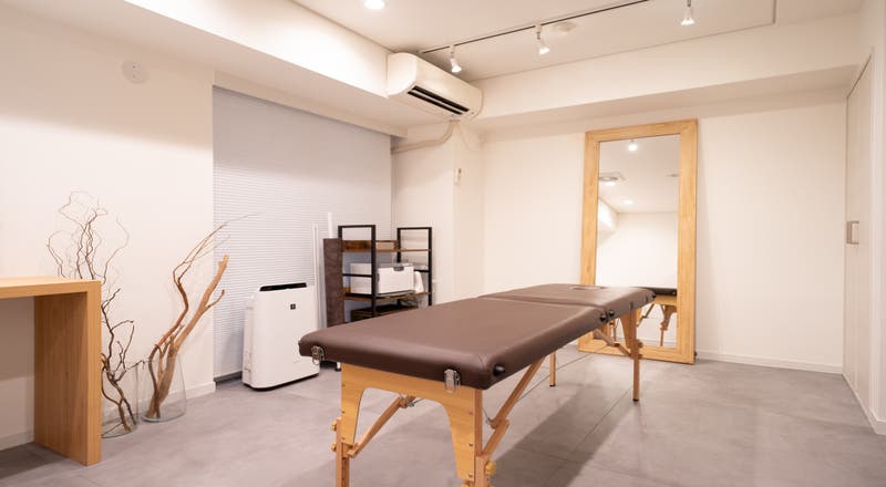 【OPEN割🎉最大30％】渋谷駅3分｜施術ベッド2台完備✨10分前後入退出OK⏰完全個室✨エステ・マッサージ・ヘアメイク・ヨガ