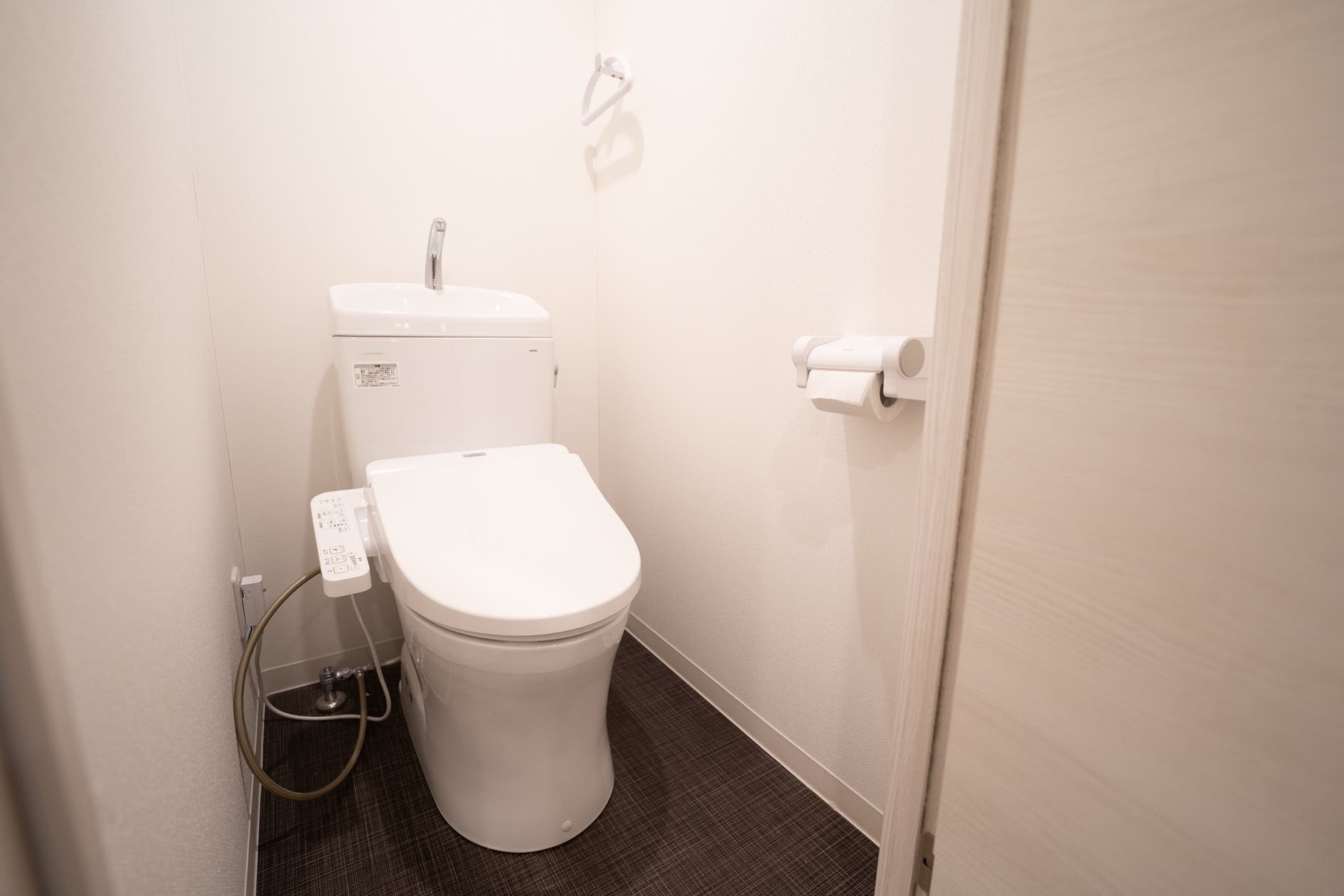 【OPEN割🎉最大30％】渋谷駅3分｜施術ベッド2台完備✨10分前後入退出OK⏰完全個室✨エステ・マッサージ・ヘアメイク・ヨガの写真19