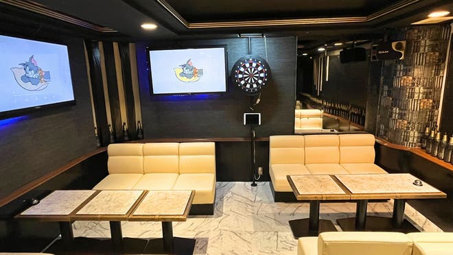 東心斎橋 BAR完全貸切/飲み放題オプション/カラオケ・ダーツ無料/心斎橋駅近/結婚式2次会の写真1