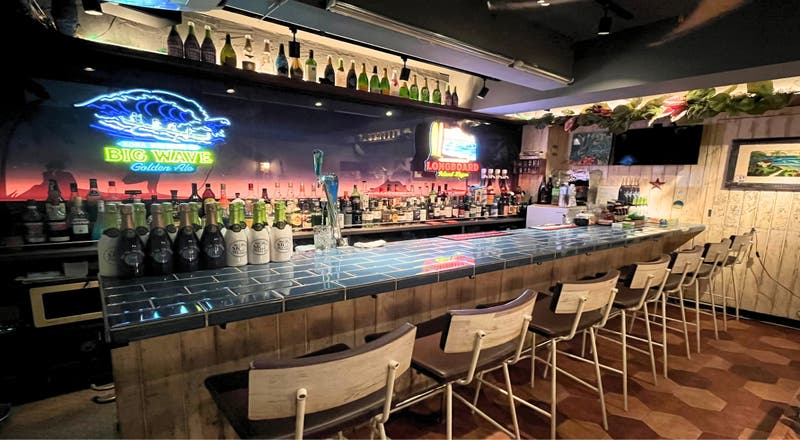 梅田駅から徒歩圏内/ハワイアンバイブスに包まれた隠れ家Bar/スタッフ常駐
