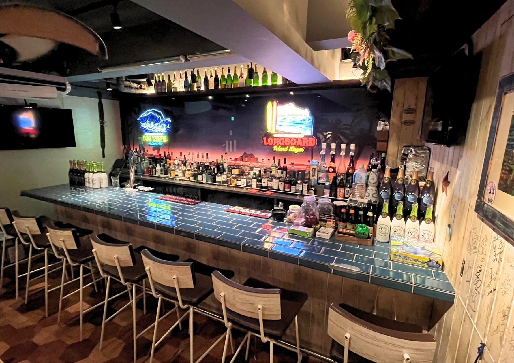 梅田駅から徒歩圏内/ハワイアンバイブスに包まれた隠れ家Bar/スタッフ常駐の写真2