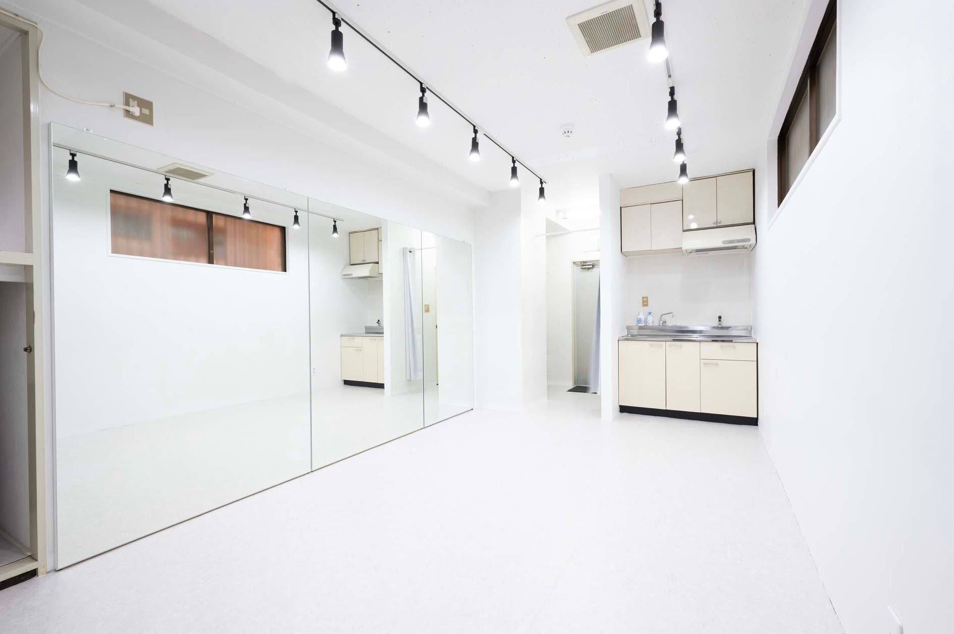 新規オープン✨吉祥寺徒歩6分人気スタジオ2号店！大型鏡・テレビあり/ヨガ/ダンス/武道/舞台など個人、少人数のレッスンの写真6