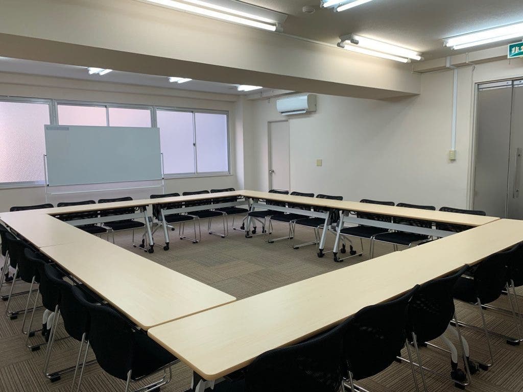 【リロの会議室 Forum S 本田ビル】3階 会議室の写真1