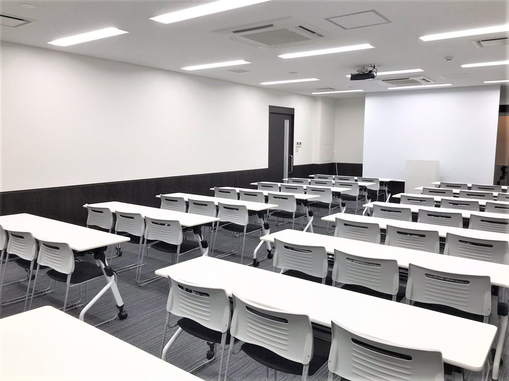 【リロの会議室 Forum S+ 内幸町】会議室Aの写真1