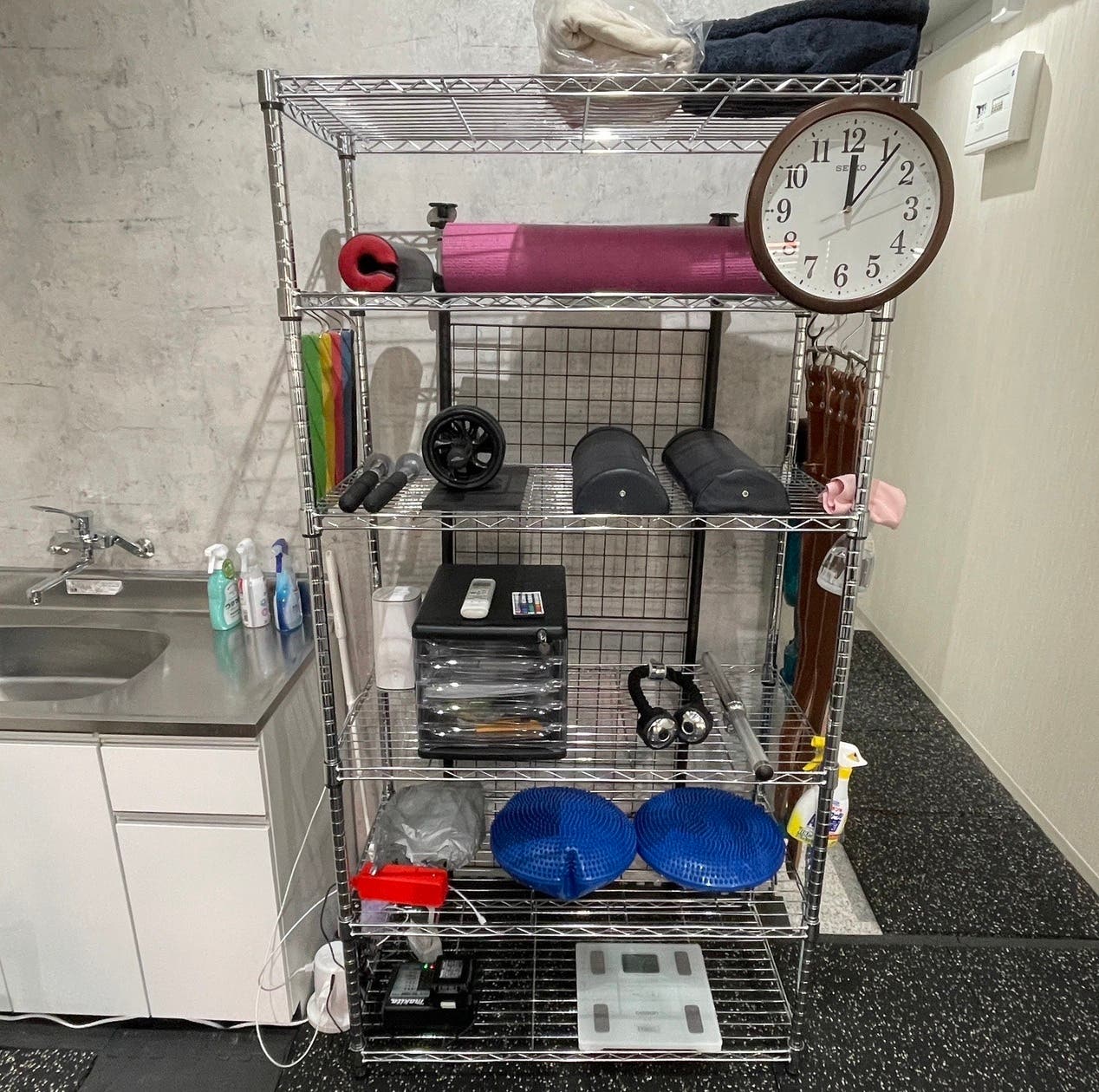 【飯田橋駅3分】天井3m以上！オシャレな内装の完全個室ジム　MIYAZAKI GYM飯田橋店の写真5