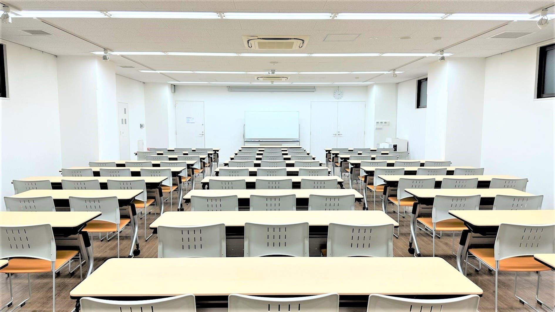 【リロの会議室 Forum S+ 西新橋】1階 会議室の写真1