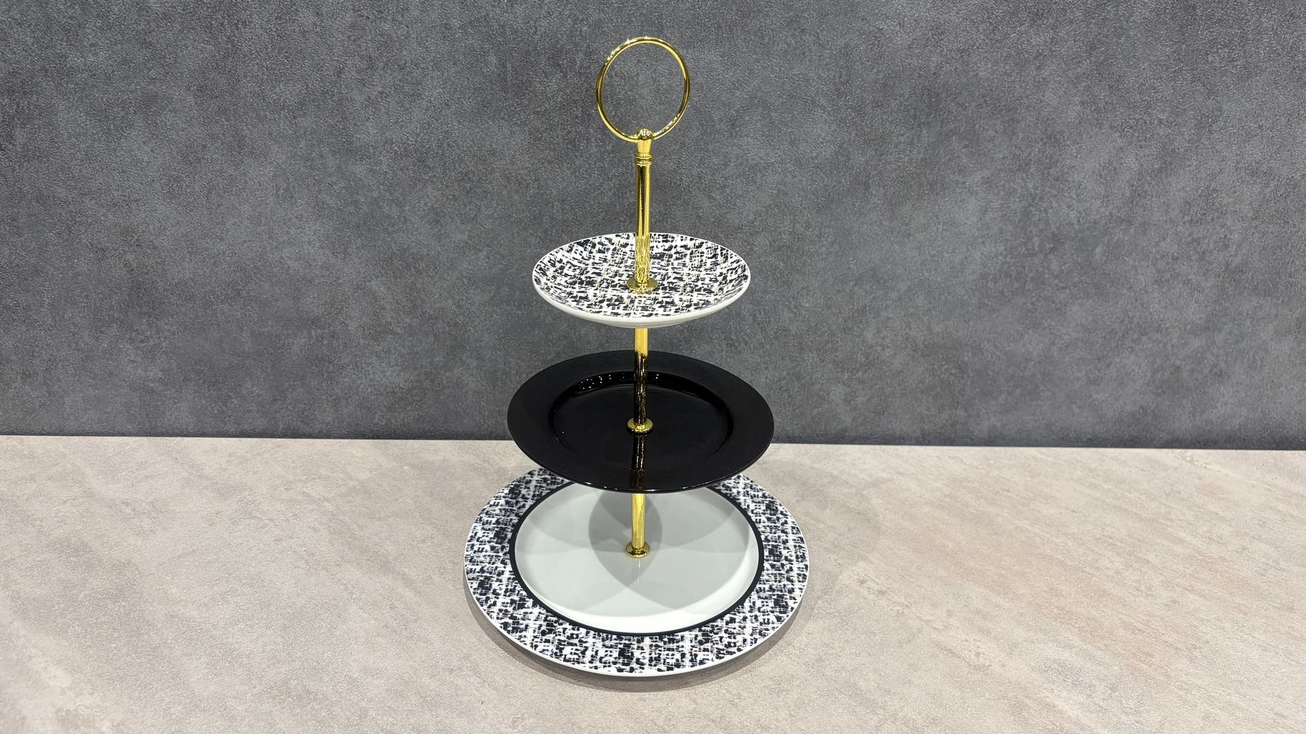 【推し活グッズ】ケーキスタンドの画像1