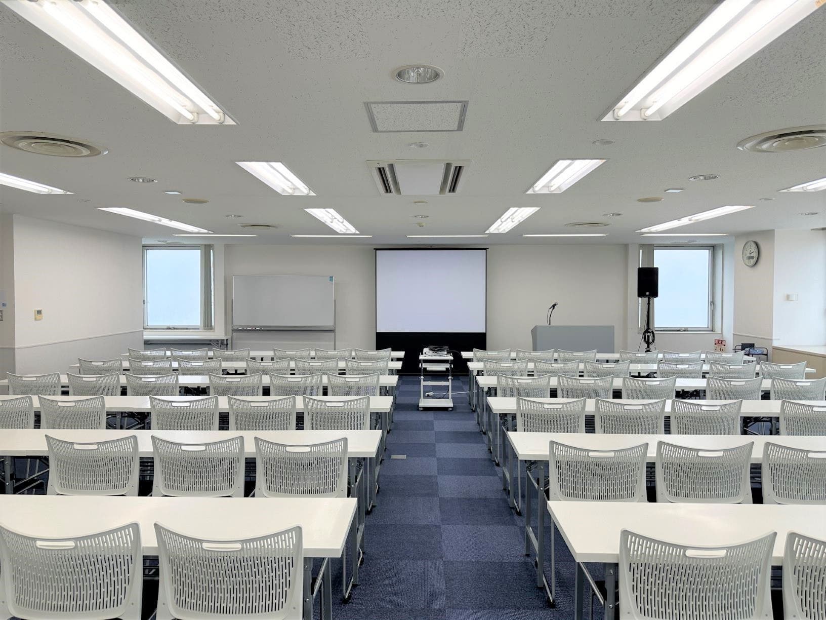 【リロの会議室 五反田KANPAIビル】大会議室の写真5