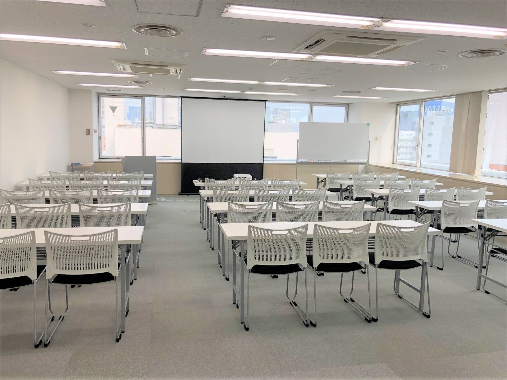 【リロの会議室 五反田KANPAIビル】中会議室の写真7