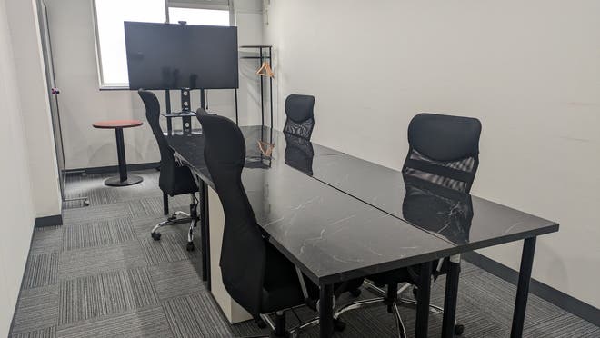 広瀬通 4名【5階5-C会議室】黒を基調とした上質空間✨会議も応接も叶う居心地の良いお部屋ですの写真2