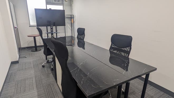 広瀬通 4名【5階5-C会議室】黒を基調とした上質空間✨会議も応接も叶う居心地の良いお部屋ですの写真6