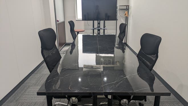 広瀬通 4名【5階5-C会議室】黒を基調とした上質空間✨会議も応接も叶う居心地の良いお部屋ですの写真7