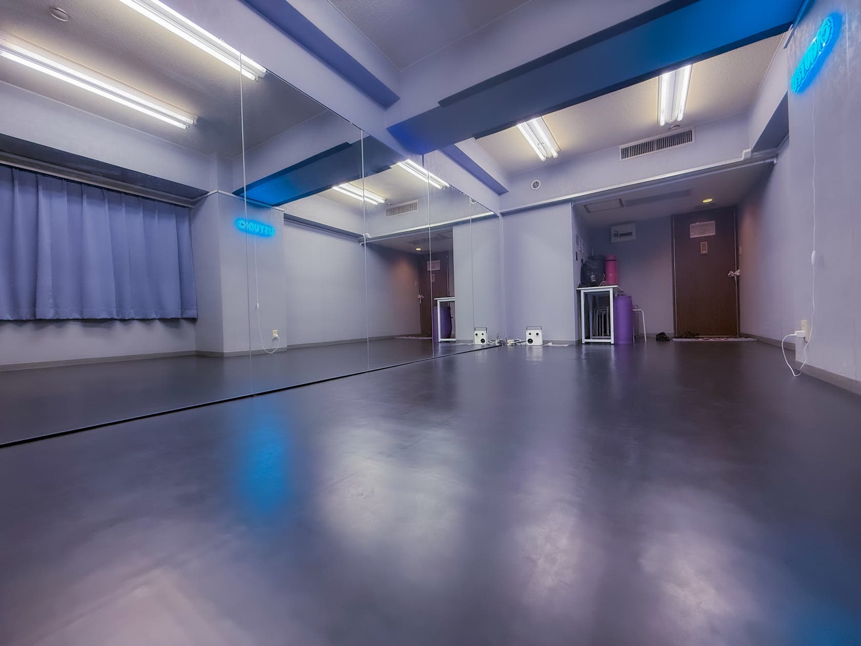 伏見駅徒歩5分　練習や撮影向きなオシャレなダンススタジオの写真2