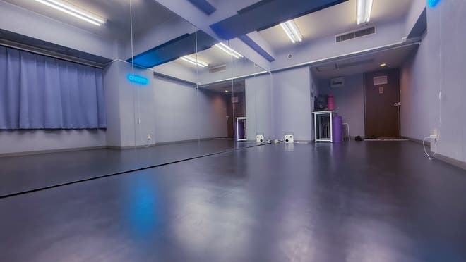 伏見駅徒歩5分 練習や撮影向きなオシャレなダンススタジオの写真2
