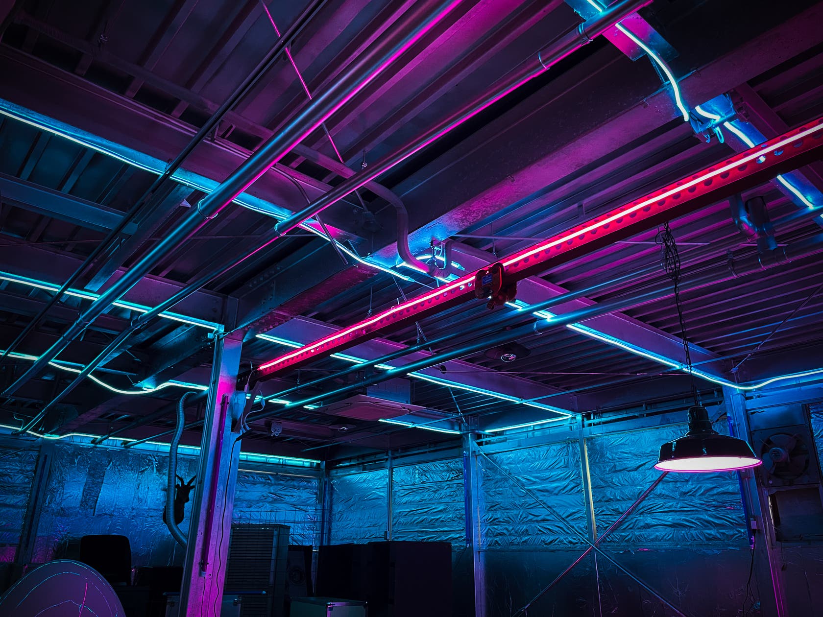 近未来的などこか退廃的な世界観が形成された撮影スタジオ 250㎡ | 雑色駅徒歩15分 | ＃廃墟＃アパレル＃ハウススタジオの写真4