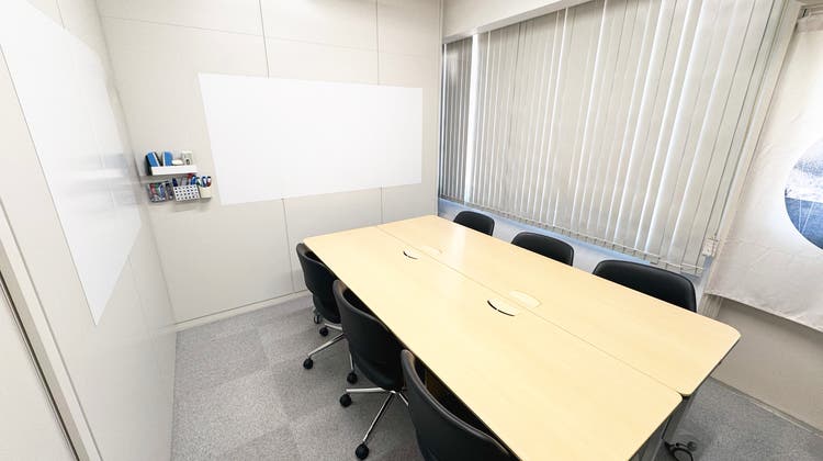 代々木駅徒歩2分!最大6名対応の「会議室・フリースペース」大画面TVモニタ完備 高速Wi-Fiの写真1