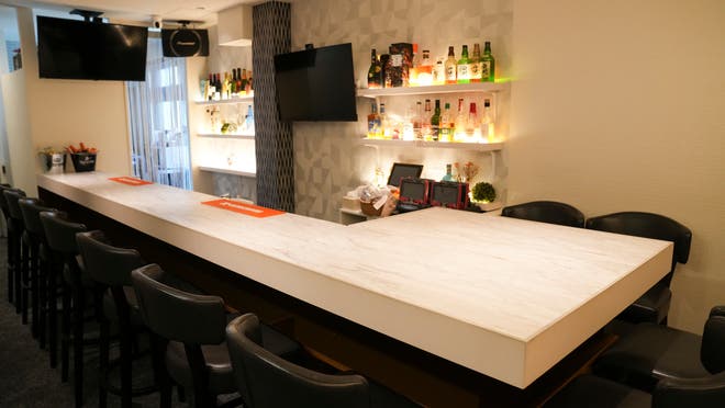 【新宿から電車で10分!】荻窪駅1分★カラオケBAR♬リピート多数!!白くて綺麗な内装で高級感がありピカピカです✨の写真3
