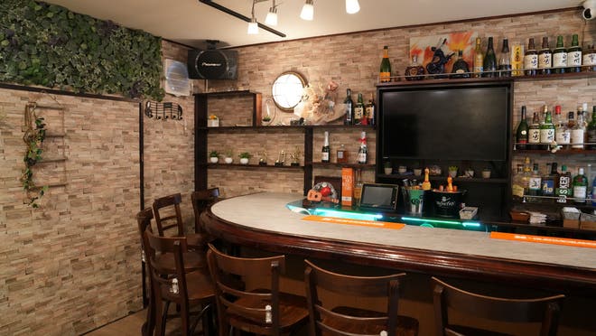 【新宿から電車で10分!】阿佐ヶ谷駅2分★カラオケBAR♬清潔でカフェのような温かみのある内装✨禁煙🚭の写真3