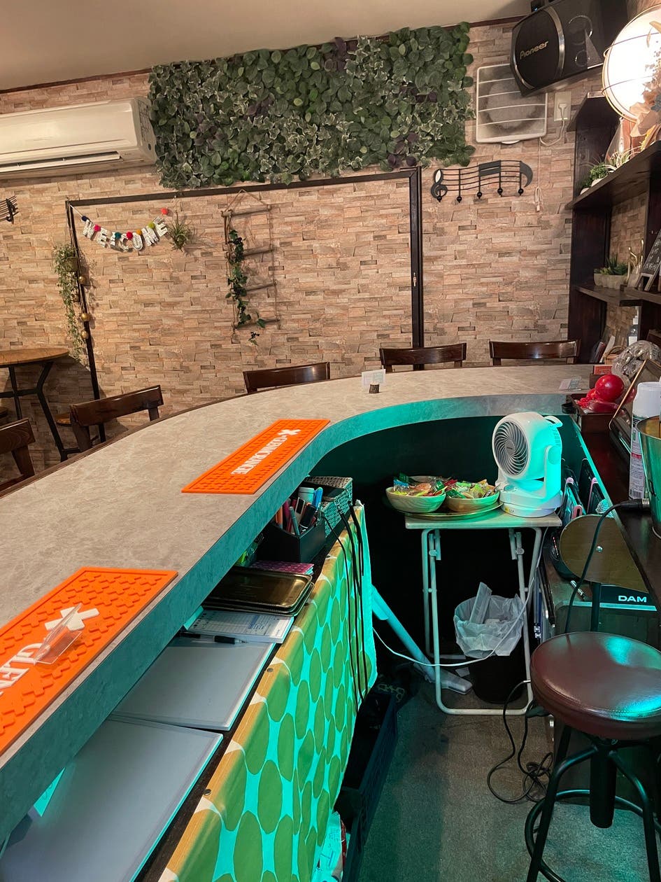 【新宿から電車で10分！】阿佐ヶ谷駅2分★カラオケBAR♬清潔でカフェのような温かみのある内装✨禁煙🚭の写真15