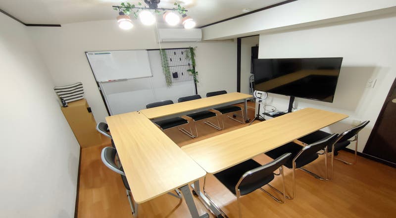 50インチTVのある完全個室貸会議室｜web会議・商談・面接・打合せ・勉強会・個人レッスンなど