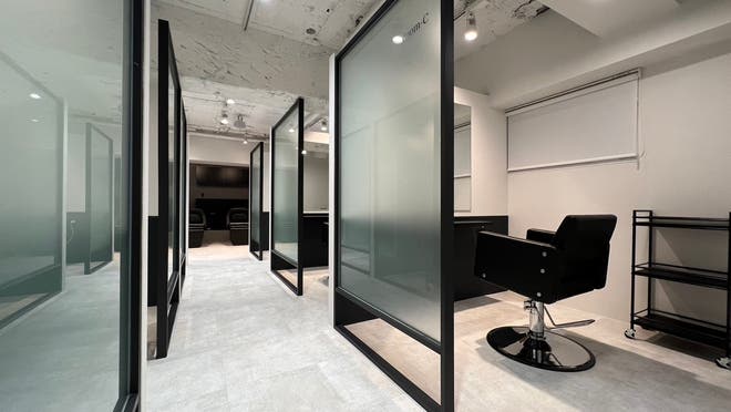 【渋谷駅徒歩5分】半個室と完全個室のみ!美容師やアイリストの方必見です☆の写真1