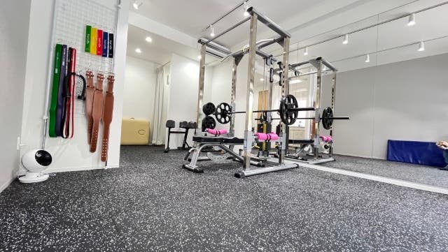 【根津駅徒歩4分】パーソナル向けの設備が整った1階路面テナントの完全個室パーソナルジム MIYAZAKI GYM根津店の写真4