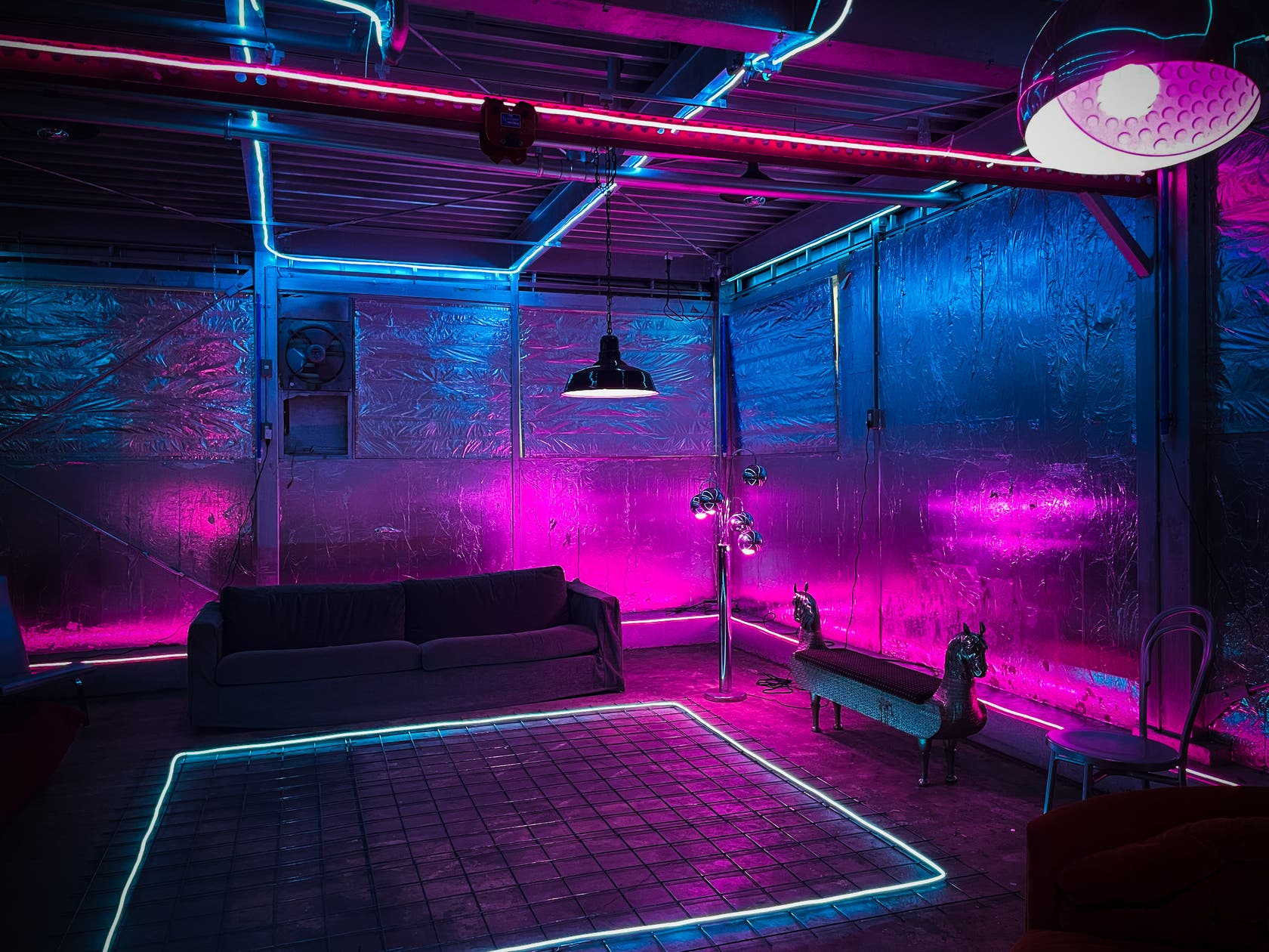 近未来的などこか退廃的な世界観が形成された撮影スタジオ 250㎡ | 雑色駅徒歩15分 | ＃廃墟＃アパレル＃ハウススタジオの写真9