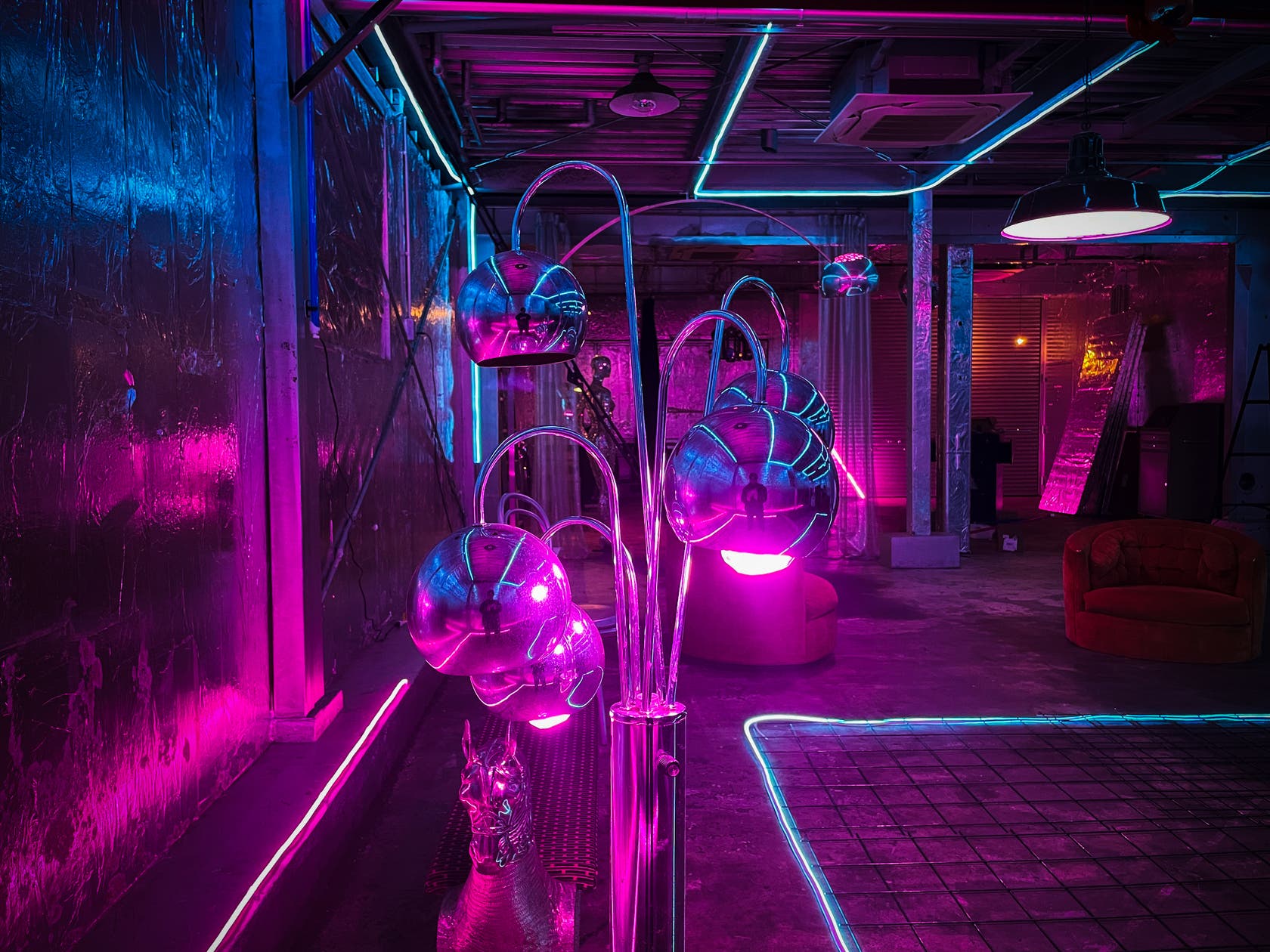 近未来的などこか退廃的な世界観が形成された撮影スタジオ 250㎡ | 雑色駅徒歩15分 | ＃廃墟＃アパレル＃ハウススタジオの写真10