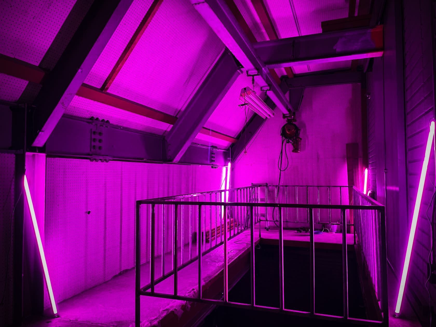 近未来的などこか退廃的な世界観が形成された撮影スタジオ 250㎡ | 雑色駅徒歩15分 | ＃廃墟＃アパレル＃ハウススタジオの写真13