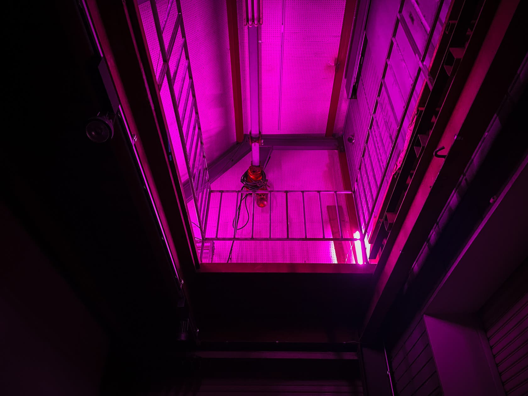 近未来的などこか退廃的な世界観が形成された撮影スタジオ 250㎡ | 雑色駅徒歩15分 | ＃廃墟＃アパレル＃ハウススタジオの写真8