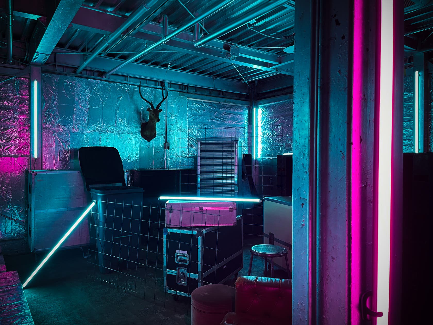 近未来的などこか退廃的な世界観が形成された撮影スタジオ 250㎡ | 雑色駅徒歩15分 | ＃廃墟＃アパレル＃ハウススタジオの写真14