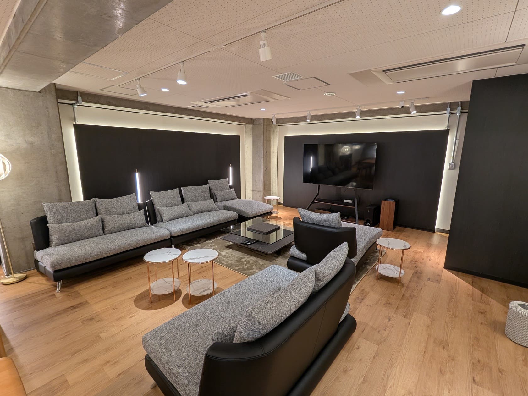 広々86㎡！おしゃれな雰囲気で叶える、ちょっと贅沢な上質ラウンジ。会議もパーティーもできる大人の空間の写真6