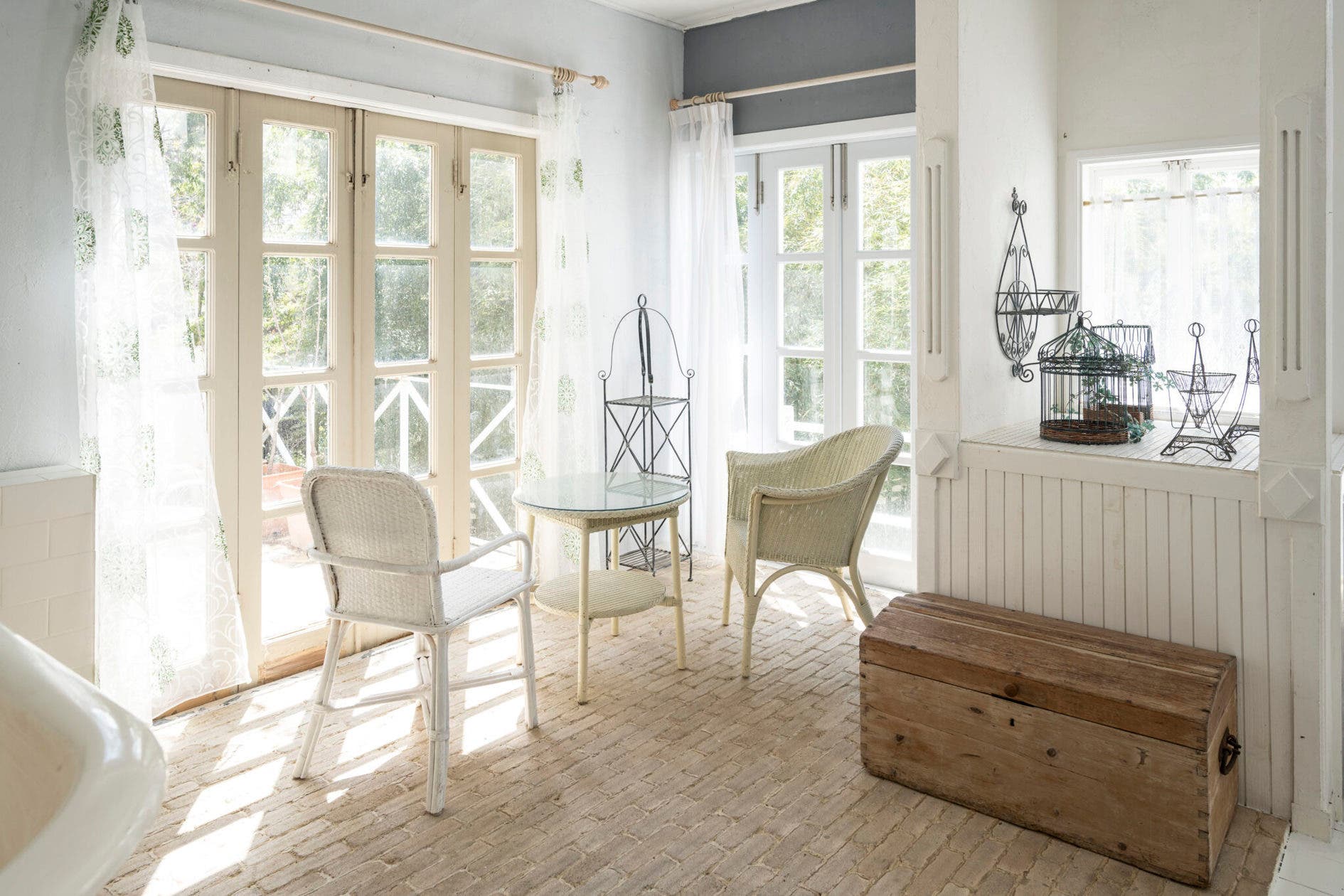 【都心から90分】自然光×高天井×260㎡｜ロケバスOKの大型撮影ハウススタジオの写真10