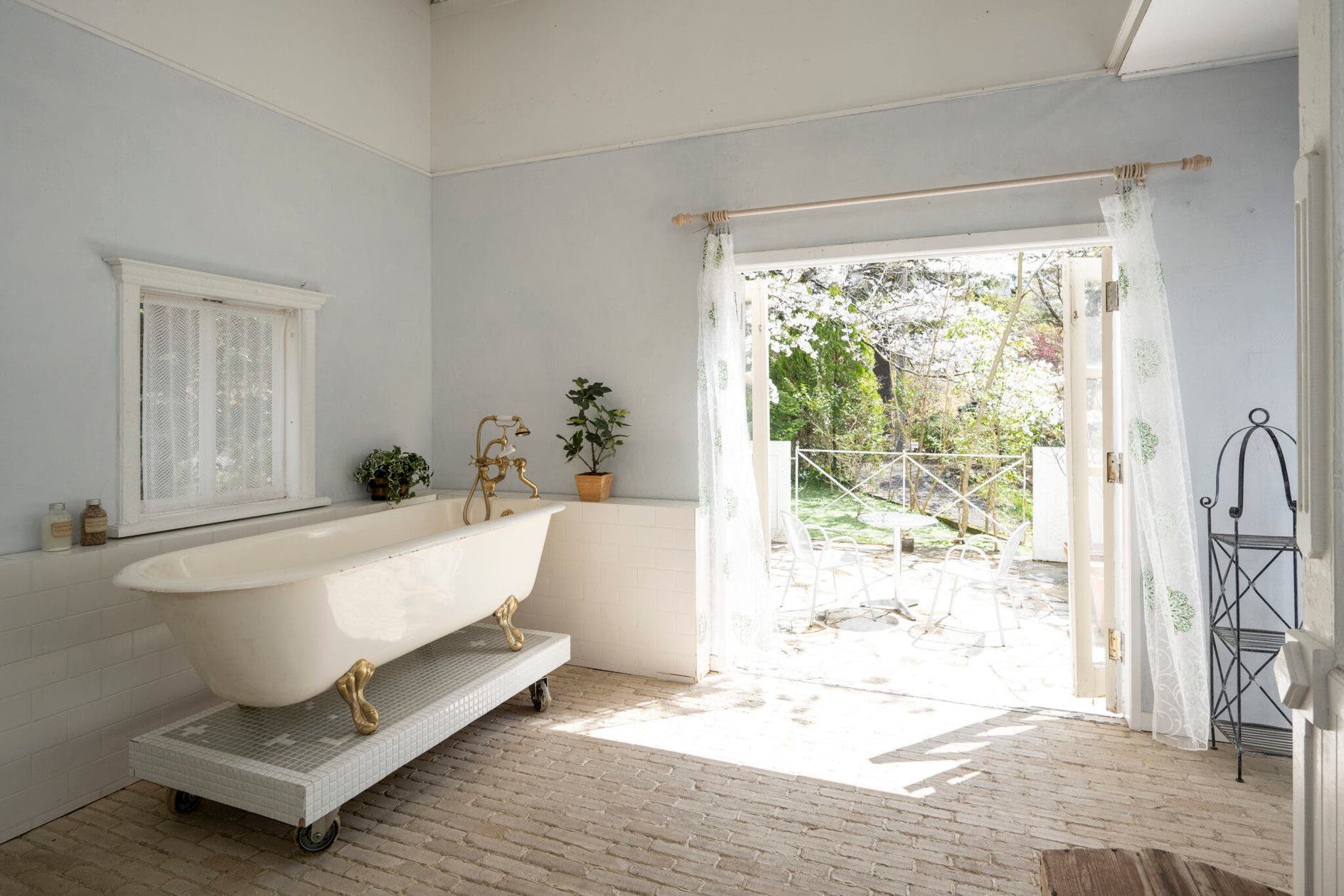 【都心から90分】自然光×高天井×260㎡｜ロケバスOKの大型撮影ハウススタジオの写真11