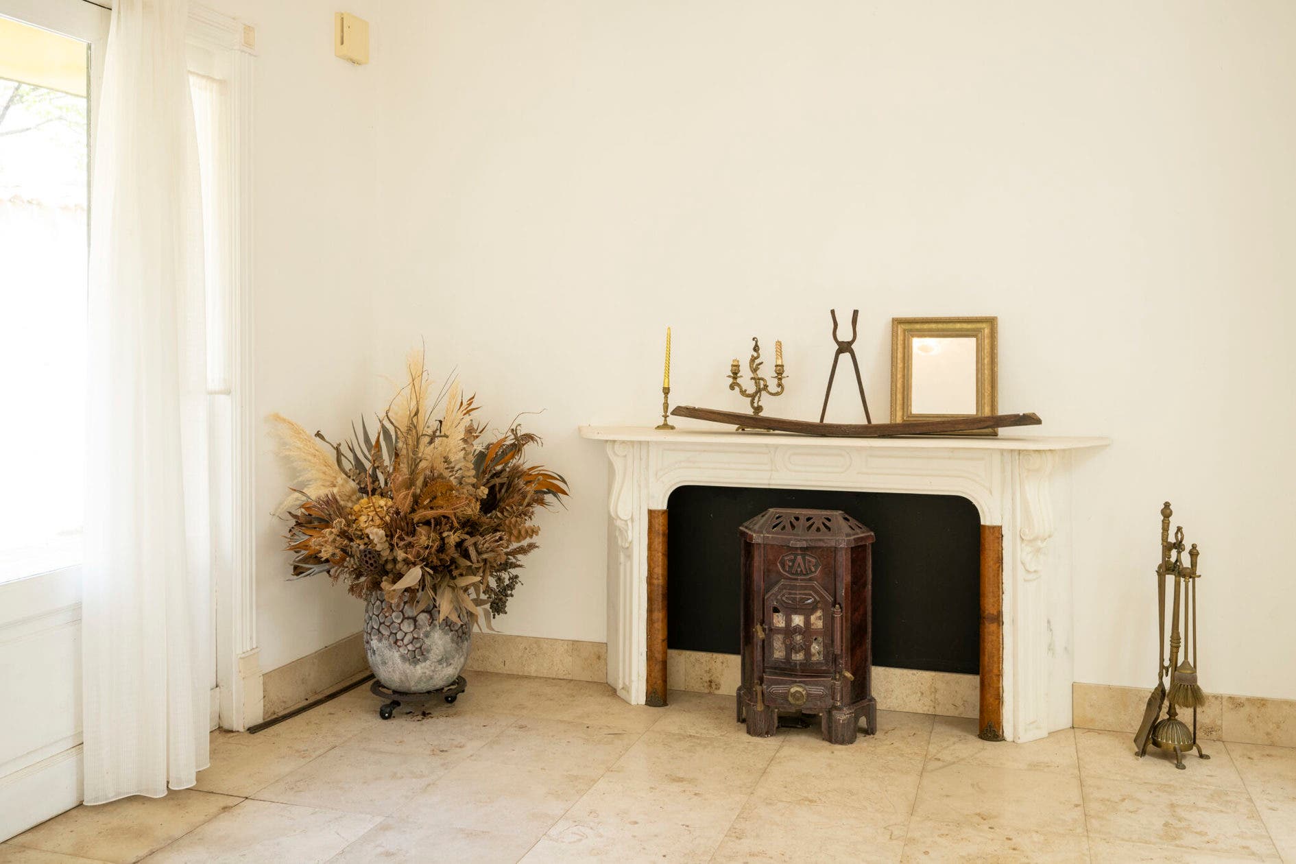 【都心から90分】自然光×高天井×260㎡｜ロケバスOKの大型撮影ハウススタジオの写真13